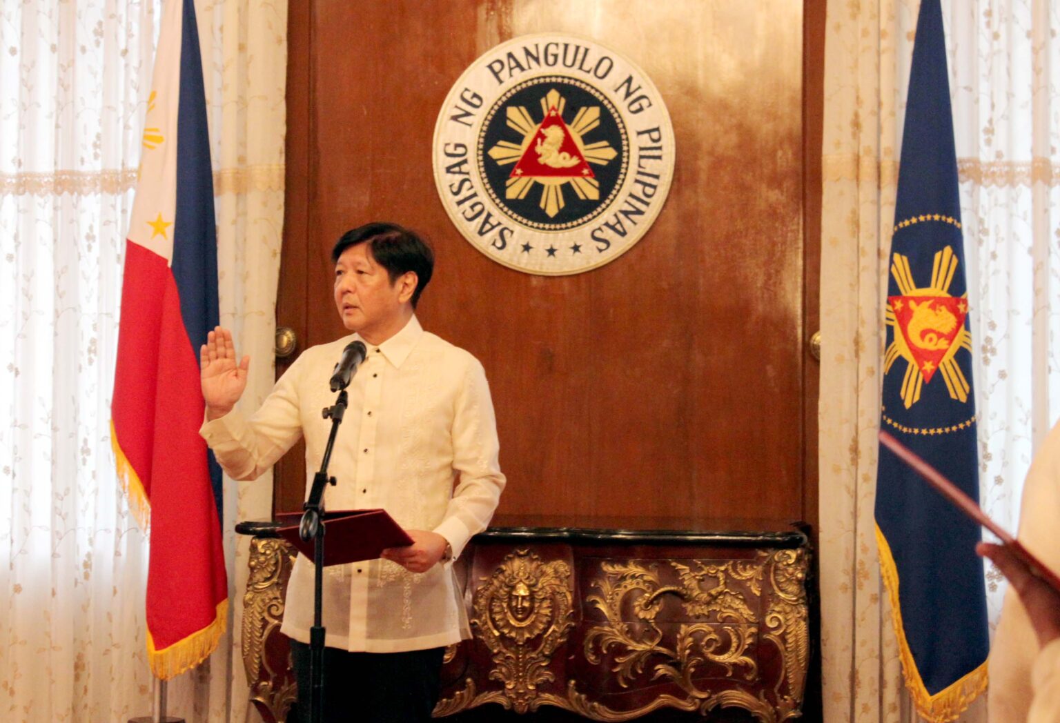 MARCOS ADMINISTERS INDUCTION OF NEW PAPI NATIONAL OFFICERS - SPEEDPOST ...